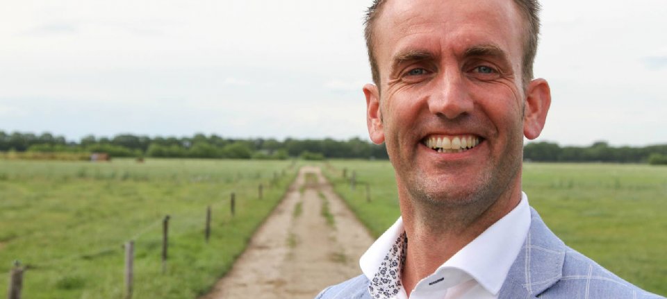 'Schouderklop of mes in de rug' - Nieuwe Oogst