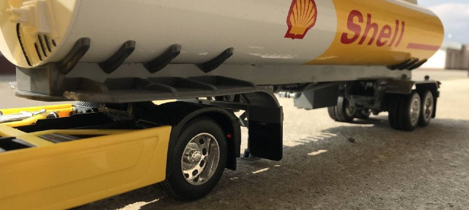 180 trekkers onderweg naar Shell-raffinaderij Pernis - Nieuwe Oogst