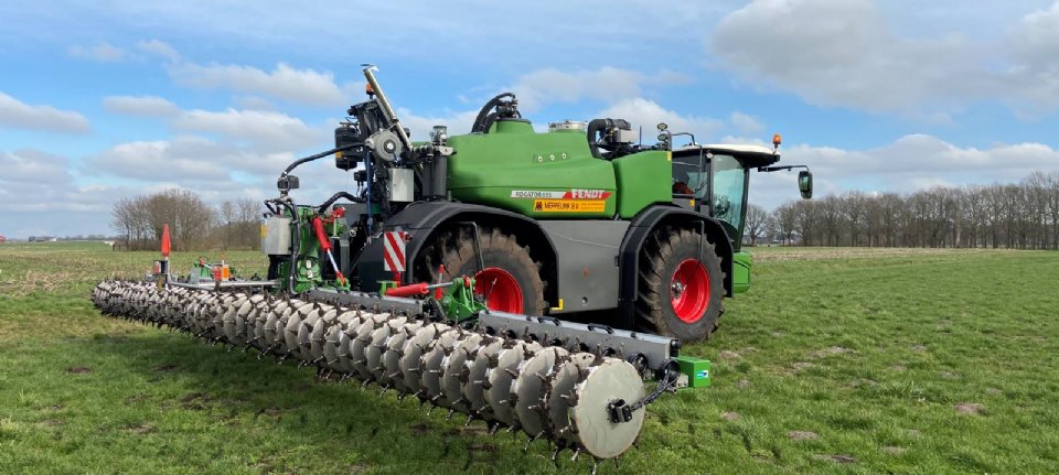 Fendt Rogator 655 met 12 meter brede Duport-bemester - Nieuwe Oogst