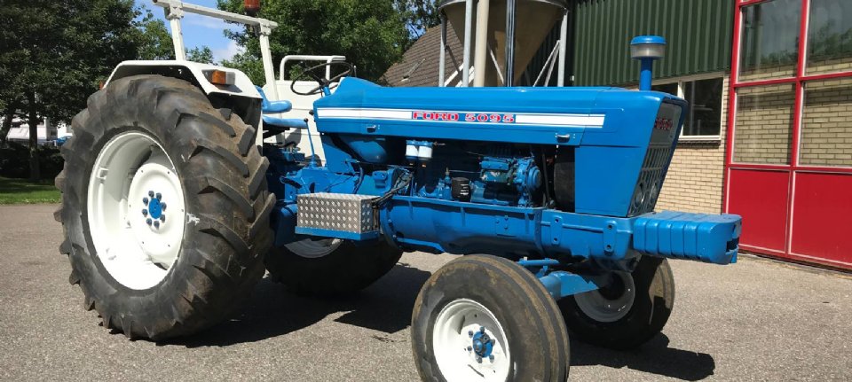 POAH! Ford 5095 - Nieuwe Oogst