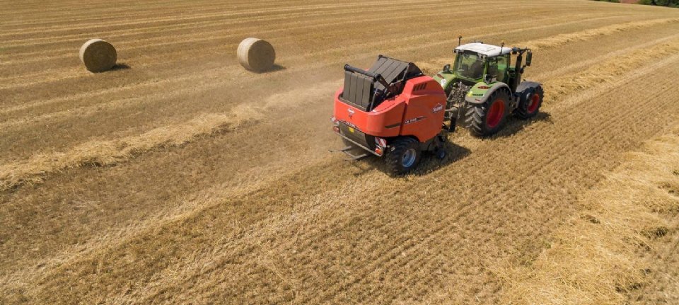 Kuhn VB 700-serie perst harde ronde balen met capaciteit - Nieuwe Oogst