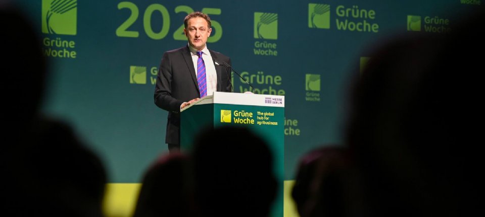 Hansen wil regels versimpelen en perspectief voor jonge boeren creëren ...