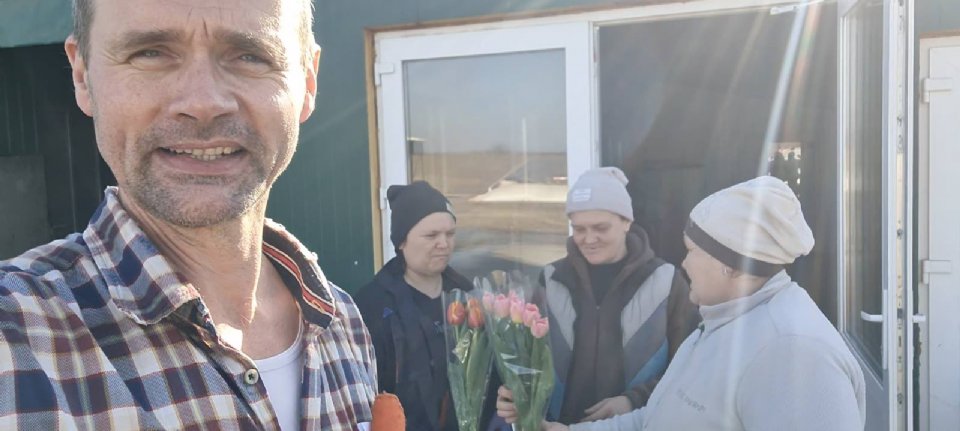 Oekraïne-vlogger Kees Huizinga: 'Mest uitrijden en vrouwen in het ...