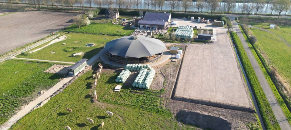 'In het land zouden vijftig van zulke multifunctionele bedrijven moeten ...